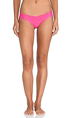 Commando TANGA en Button Shocking Pink | REVOLVE