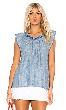 Sanctuary TOP DENIM VINTAGE GIRLY en Raven Wash | REVOLVE