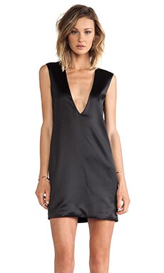 SOLACE London ROBE COURTE AURORA en Black | REVOLVE