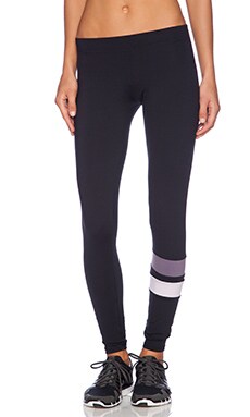 SOLOW Contrast Leg Band Legging in Black & Fog & Frost | REVOLVE