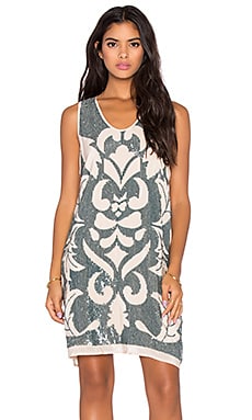 Velvet by Graham & Spencer ROBE À SEQUINS DELPHINIA en Cameo | REVOLVE