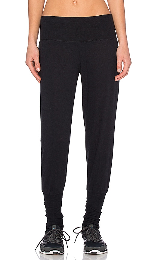 alo Revive Pant in Black | REVOLVE