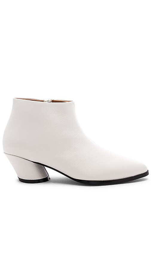 JAGGAR Angular Boot in Chalk | REVOLVE