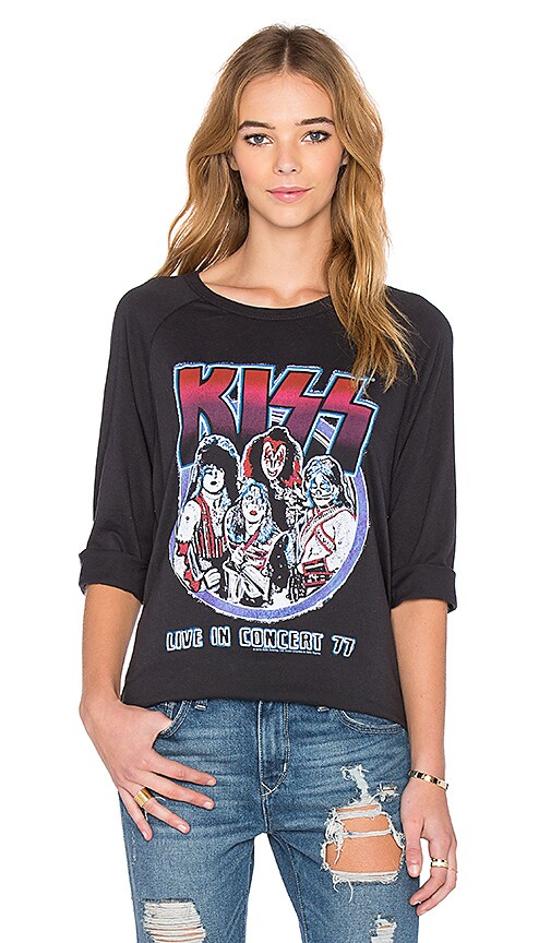 Junk Food KISS Tee in Jet Black | REVOLVE