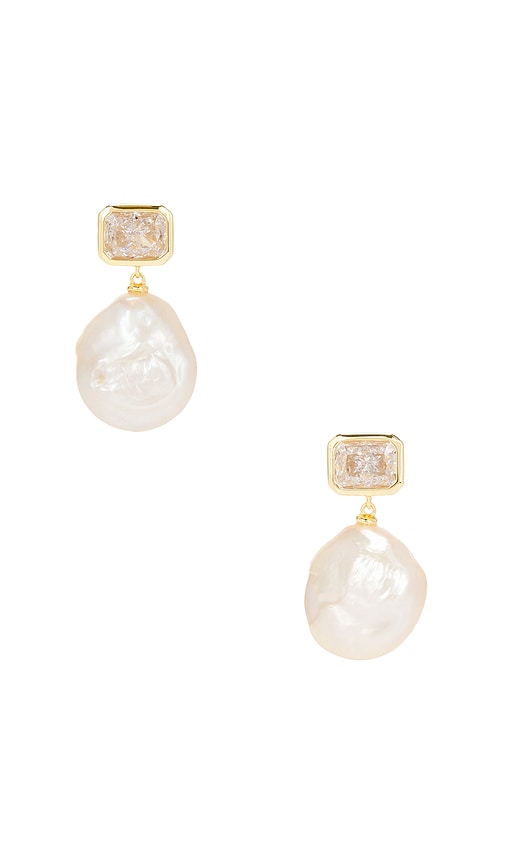 SHASHI Emerald Baguette Cleo Earring in Gold & Pearl | REVOLVE