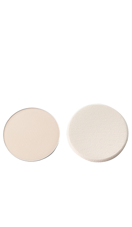 Stila Illuminating Powder Foundation in 10 watts | REVOLVE