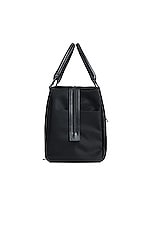 BEIS The Commuter Duffle in Black | REVOLVE