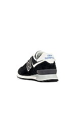 New Balance 574 in Black & White | REVOLVE
