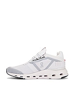 On Cloudnova Void in Frost | Jungle | REVOLVE