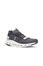 On ZAPATILLA DEPORTIVA CLOUDNOVA en Eclipse & Meadow | REVOLVE