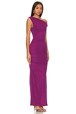 Runaway The Label ROBE MAXI CHYNA en Plum | REVOLVE
