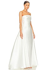 SOLACE London ROBE TIFFANY en Cream | REVOLVE