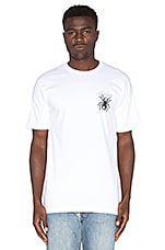 Stussy T-SHIRT 8 BALL SPIDER en White | REVOLVE