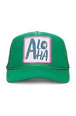 Friday Feelin Aloha Hat in Kelly Green | REVOLVE