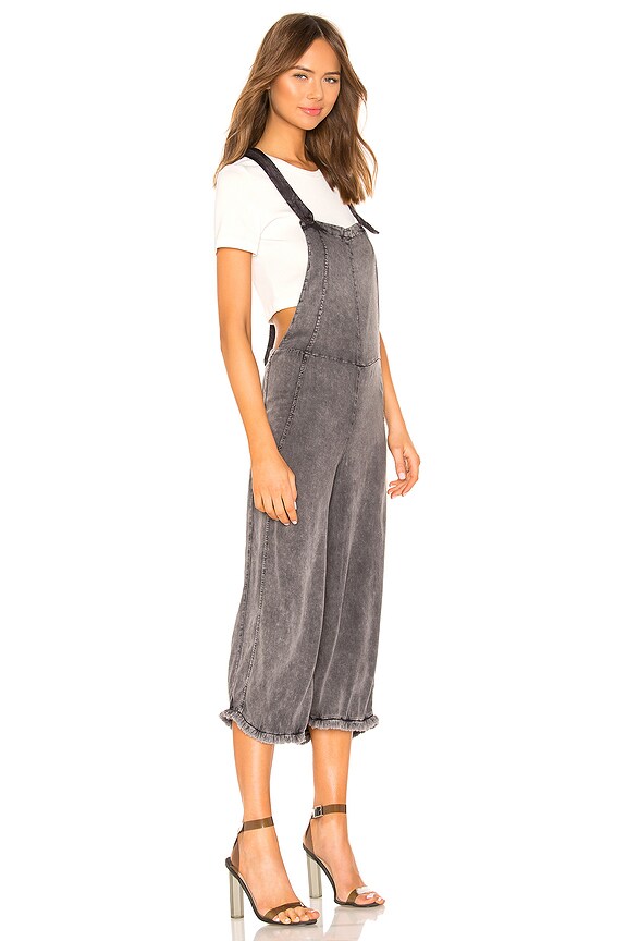 Chaser Cross Back Cropped Culotte Overalls with Frayed Edge en Black ...