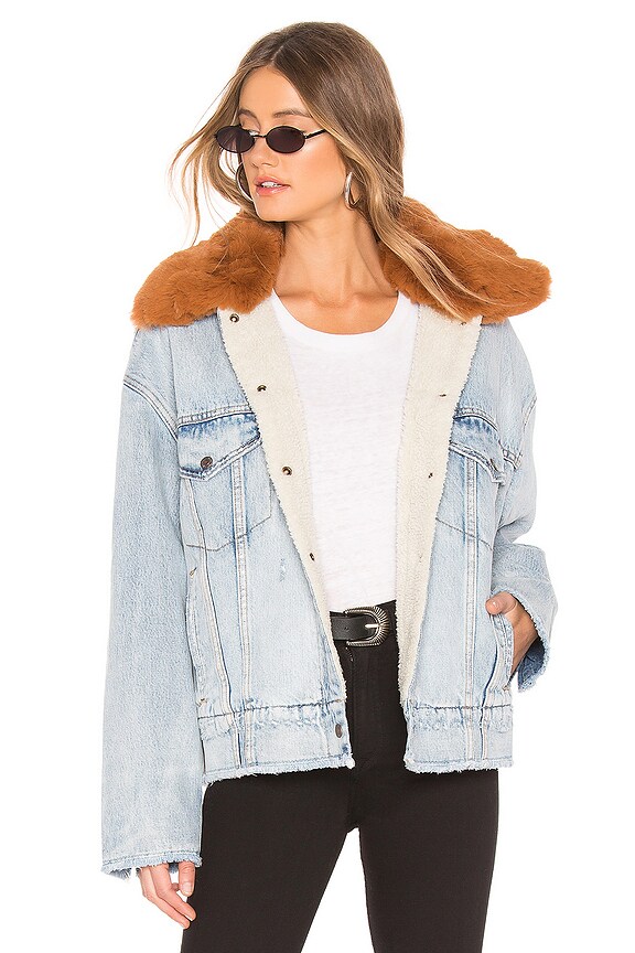 LEVI'S Oversized Sherpa Trucker Jacket in Killing Me Softly | REVOLVE