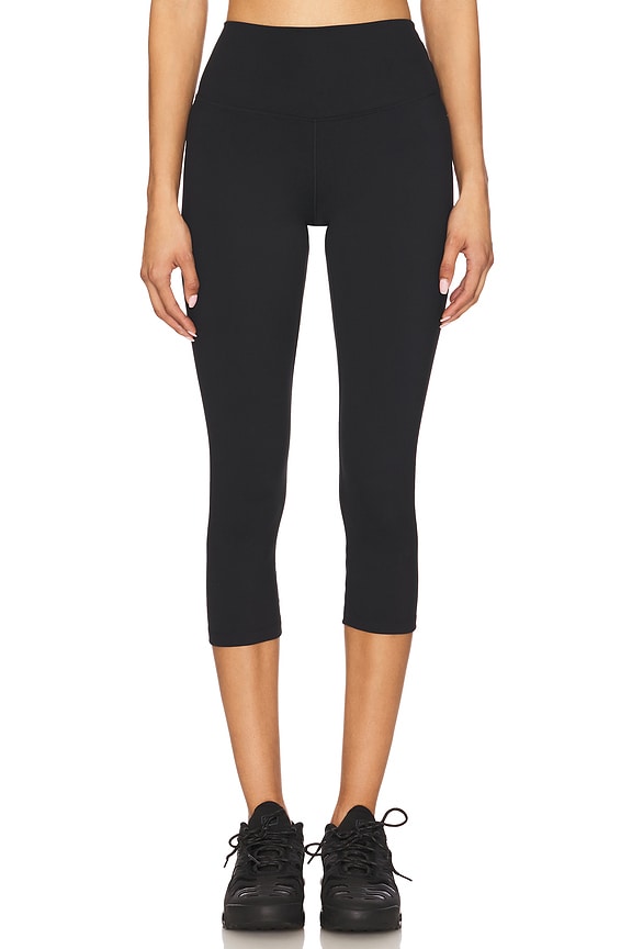 Nike High Waisted Crop Leggings in Black | REVOLVE