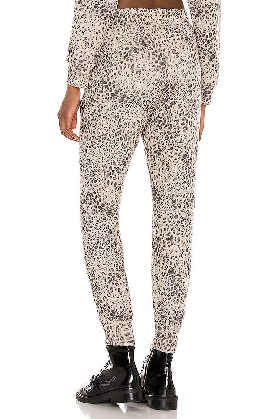 SUNDRY Leopard Pocket Jogger Sweatpants in Oatmeal | REVOLVE
