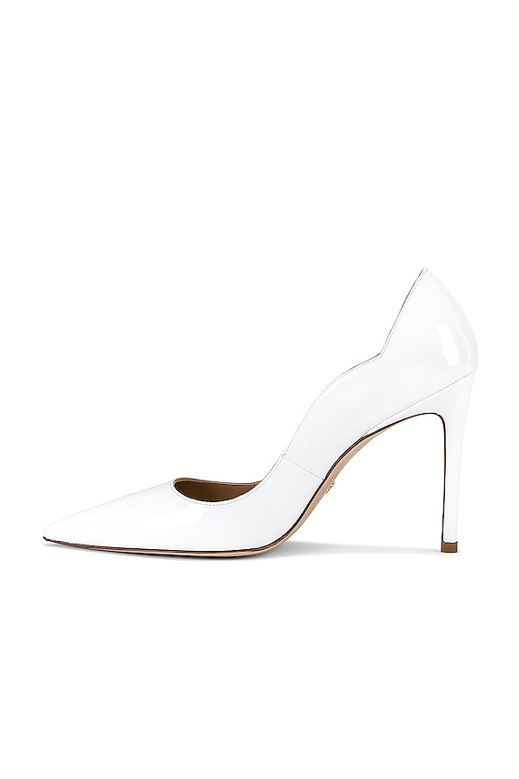 Stuart Weitzman Stuart 100 Scallop Pump in White | REVOLVE