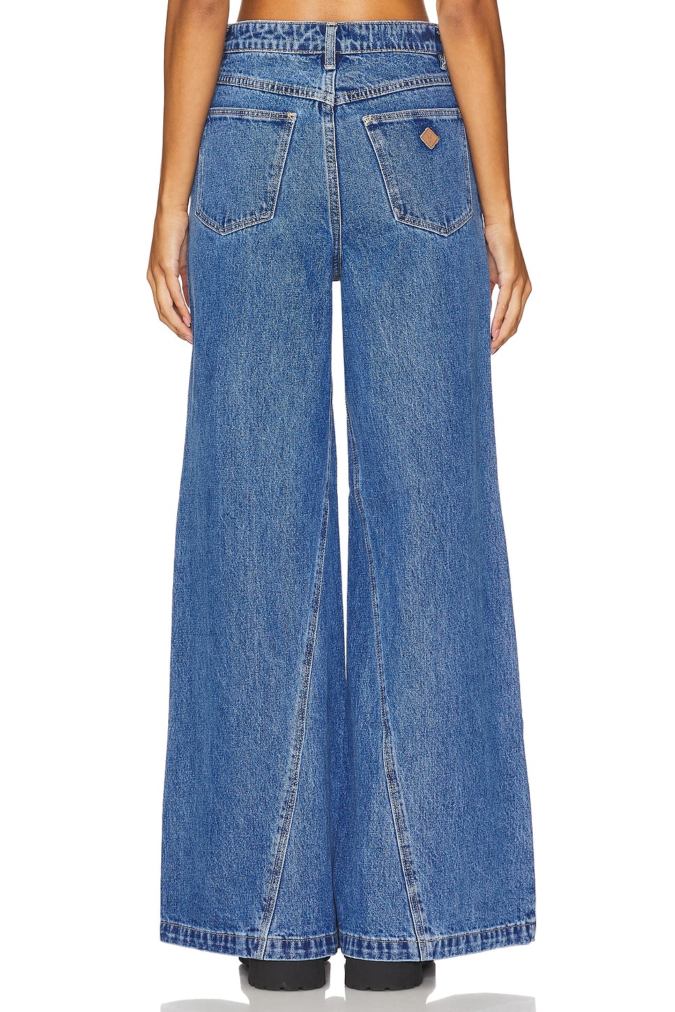 Abrand 94 Super Wide Jeans in Chantell | REVOLVE