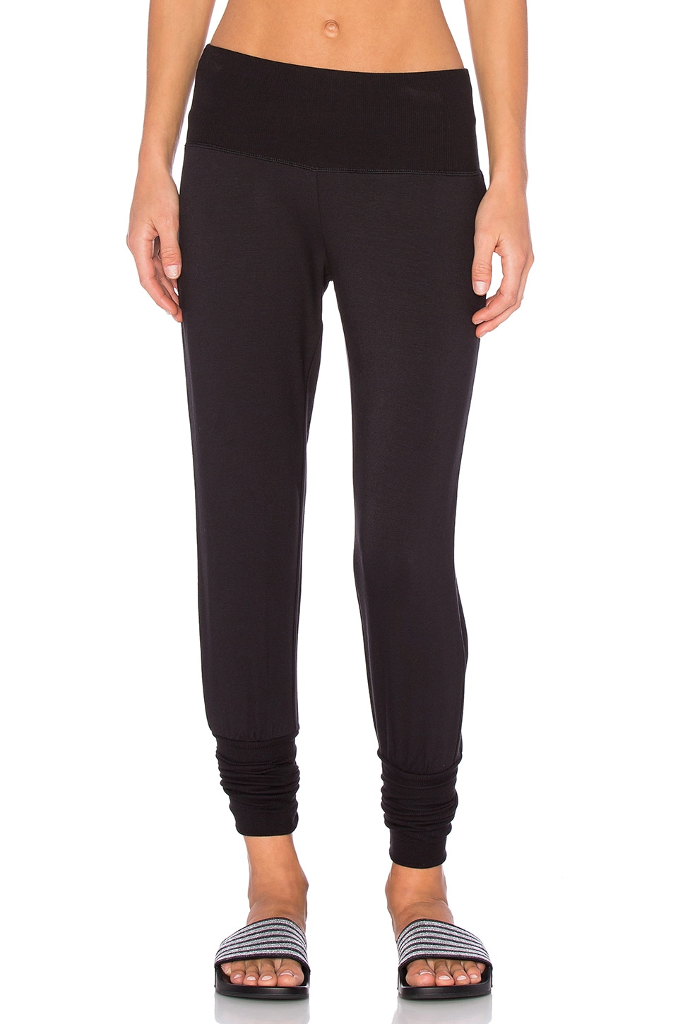 alo Revive Pant 2 in Black | REVOLVE