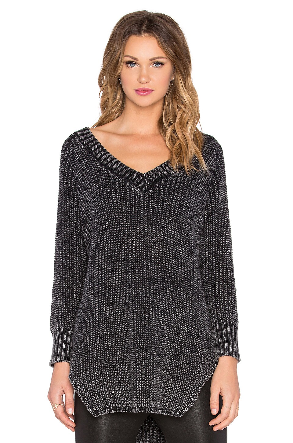 Bella Dahl V Neck Tunic Sweater in Black Snow Wash | REVOLVE