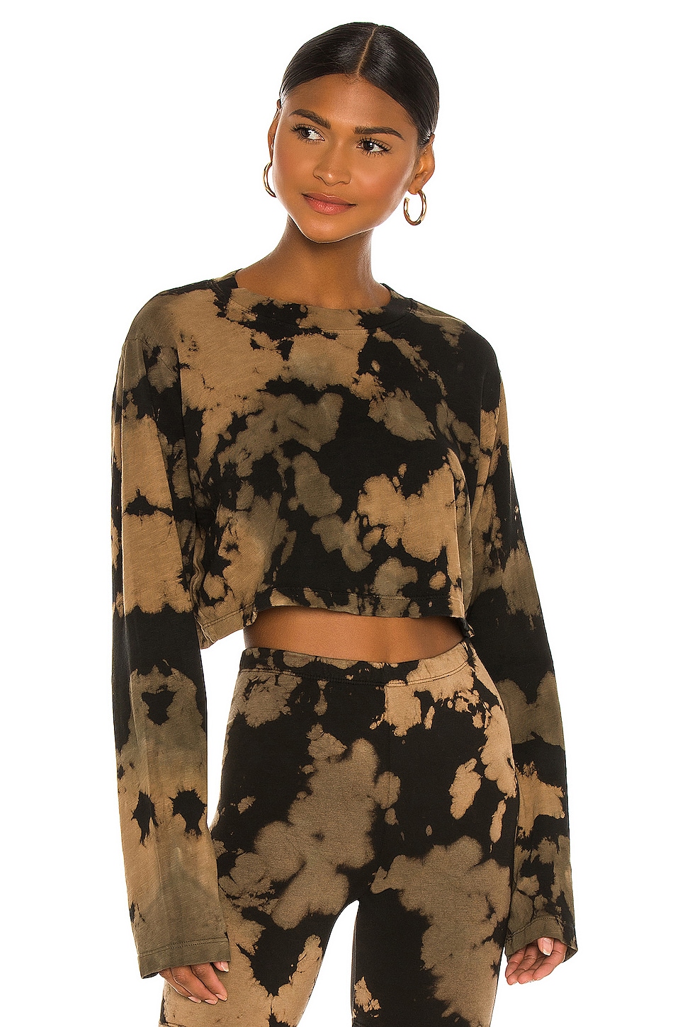 COTTON CITIZEN X REVOLVE Tokyo Crop Shirt in Toffee Blast | REVOLVE