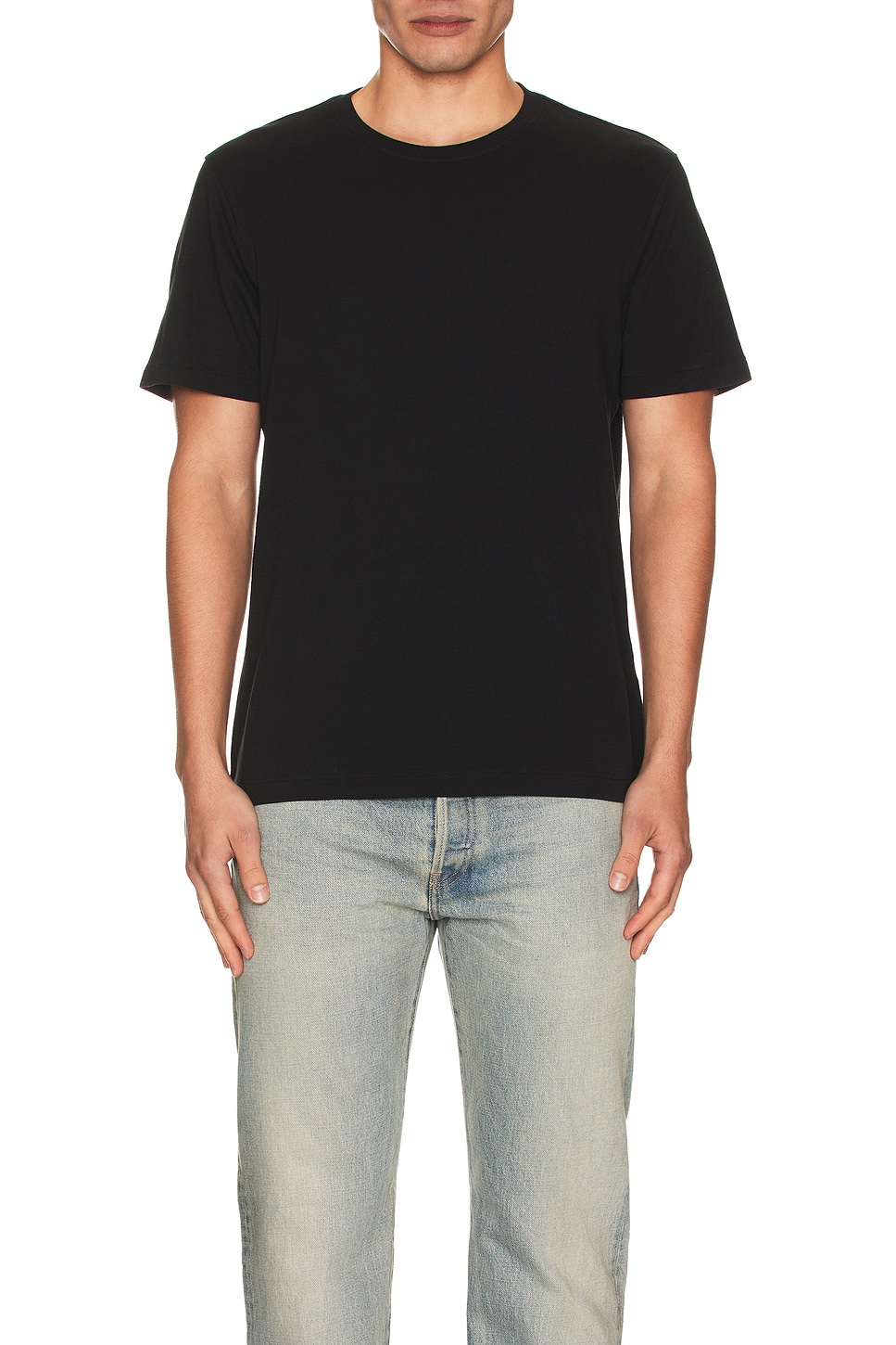 FRAME Duo Fold Tee in Noir | REVOLVE