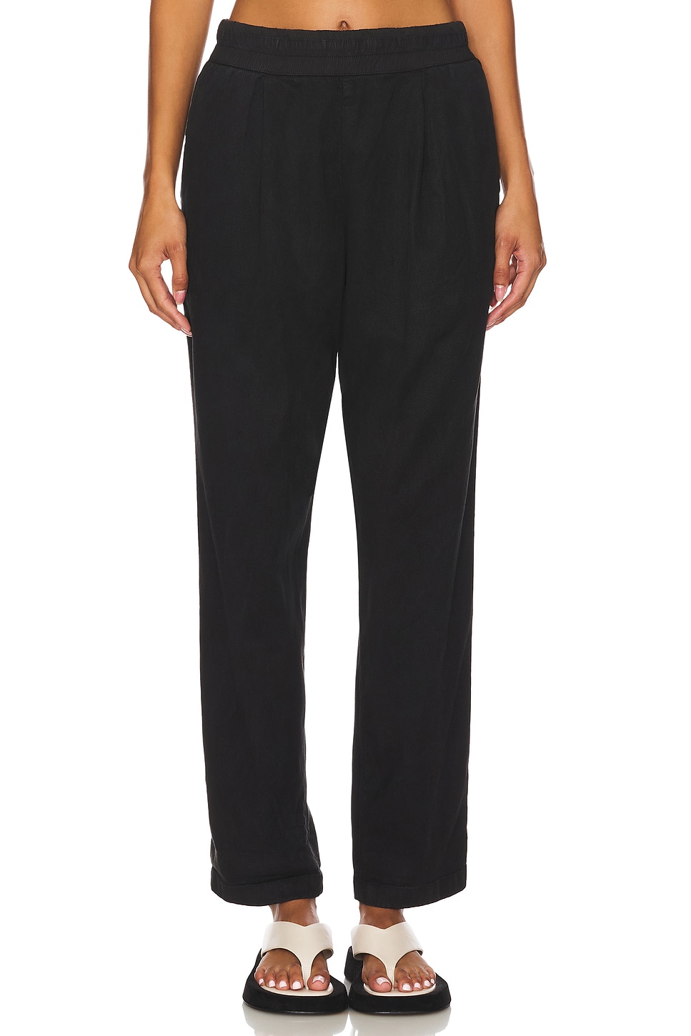James Perse Pleat Relaxed Fit Pant in Black | REVOLVE
