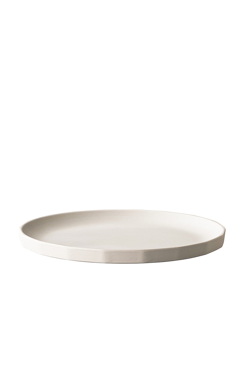KINTO Alfresco Dinner Plate Set Of 4 in Beige | REVOLVE