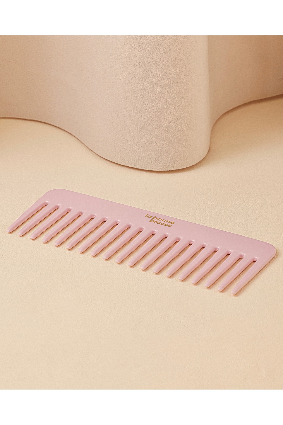 La Bonne Brosse Large Comb in Pink Lilac in Lilac Pink | REVOLVE
