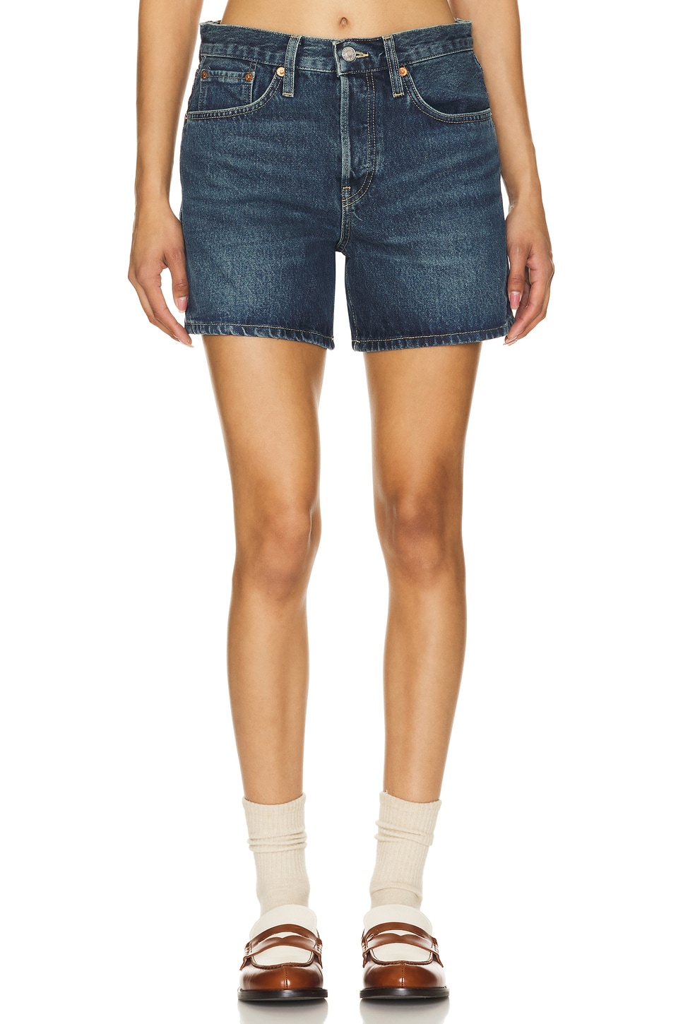 RE/DONE Mid Rise Boy Short in Whiskey Indigo | REVOLVE