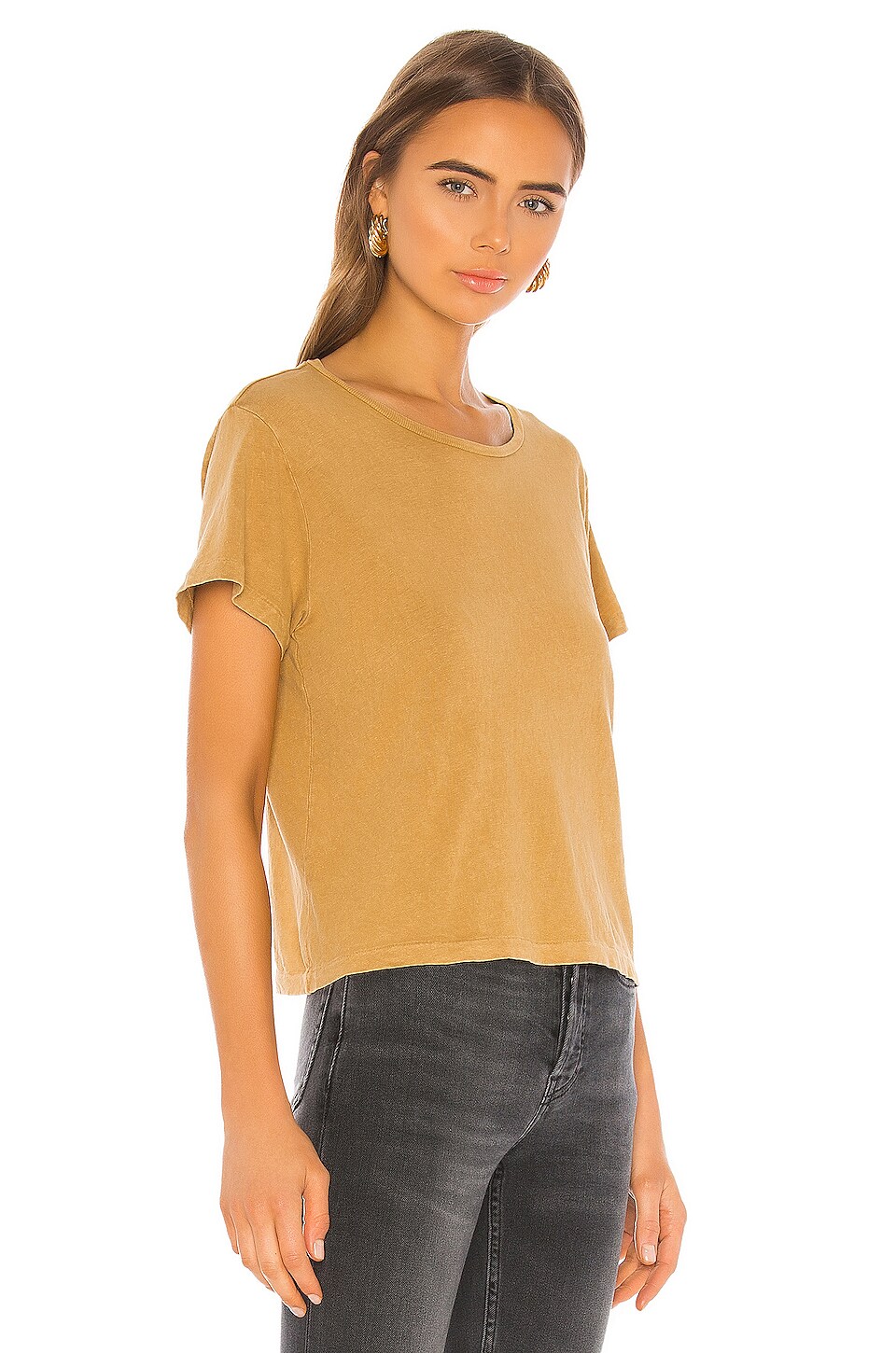 RE/DONE Classic Tee in Mineral Wash Sand | REVOLVE