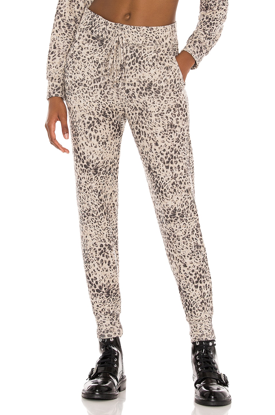 SUNDRY Leopard Pocket Jogger Sweatpants in Oatmeal | REVOLVE