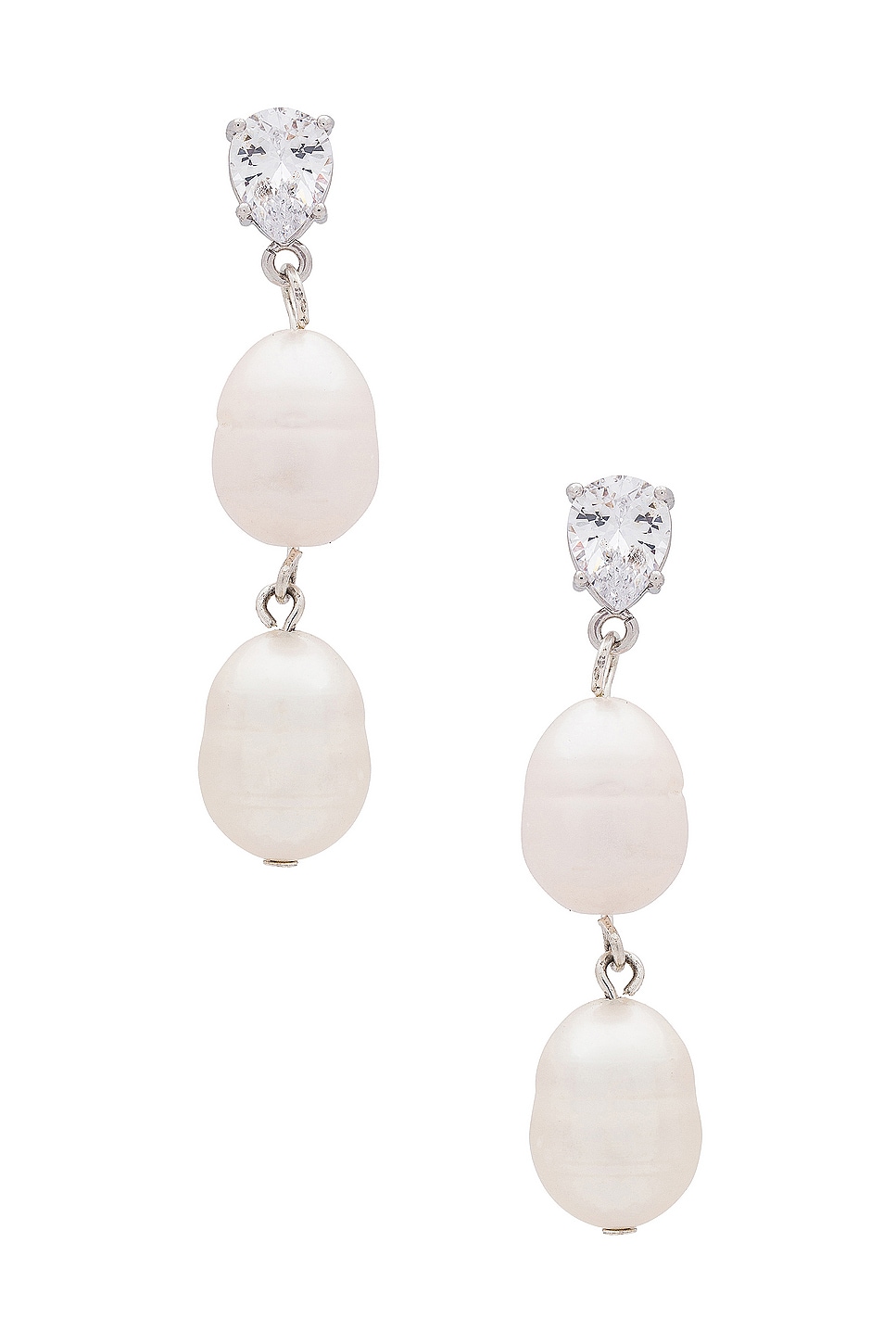 SHASHI Leah Earring in Silver & Pearl | REVOLVE