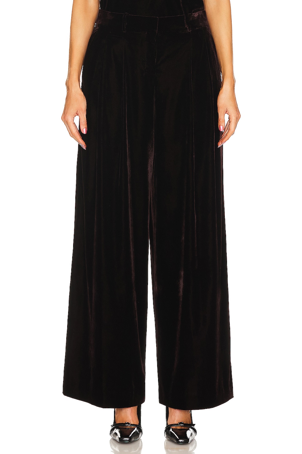 Theory Low Rise Pleated Pant in Mink | REVOLVE