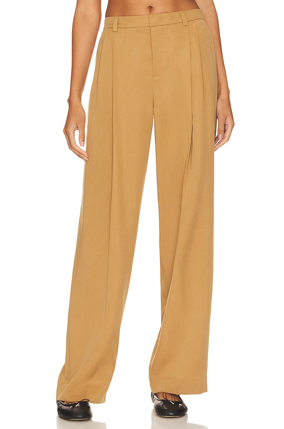 Vince Drop Waist Pleated Trouser in Amber Wave | REVOLVE